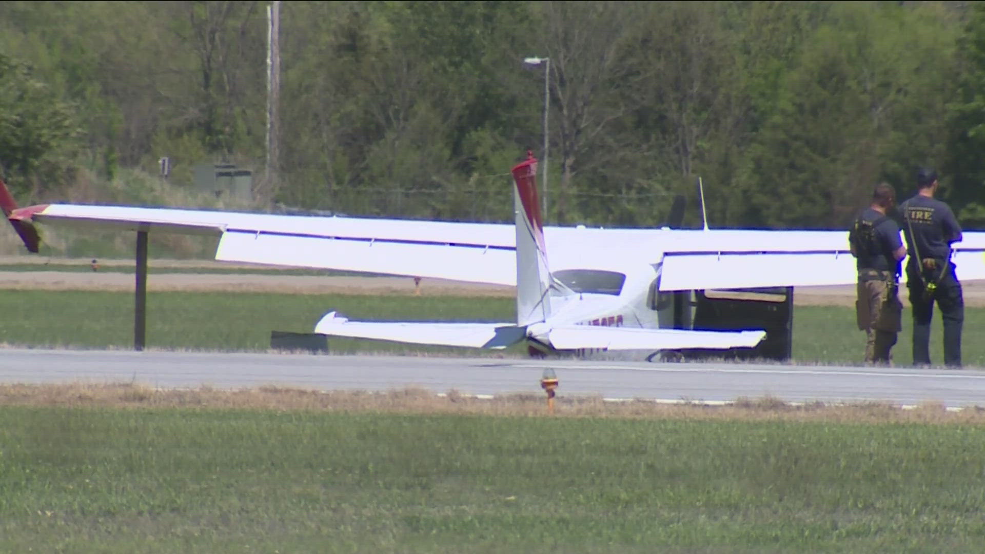 Plane makes emergency landing at Drake Field in Fayetteville
