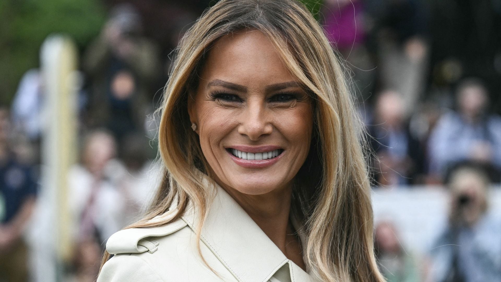 First Lady Melania Trump appears in charming behind-the-scenes photo ...
