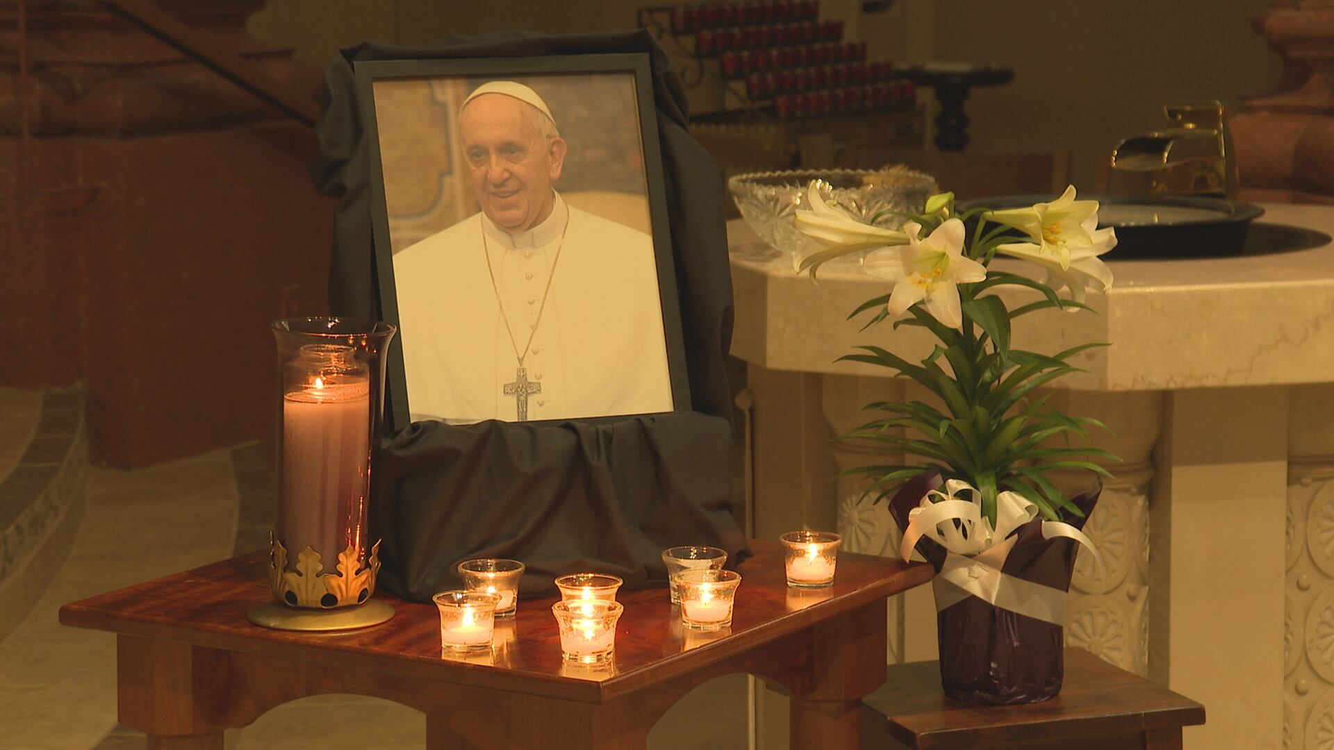 Church of Resurrection holds memorial mass for Pope