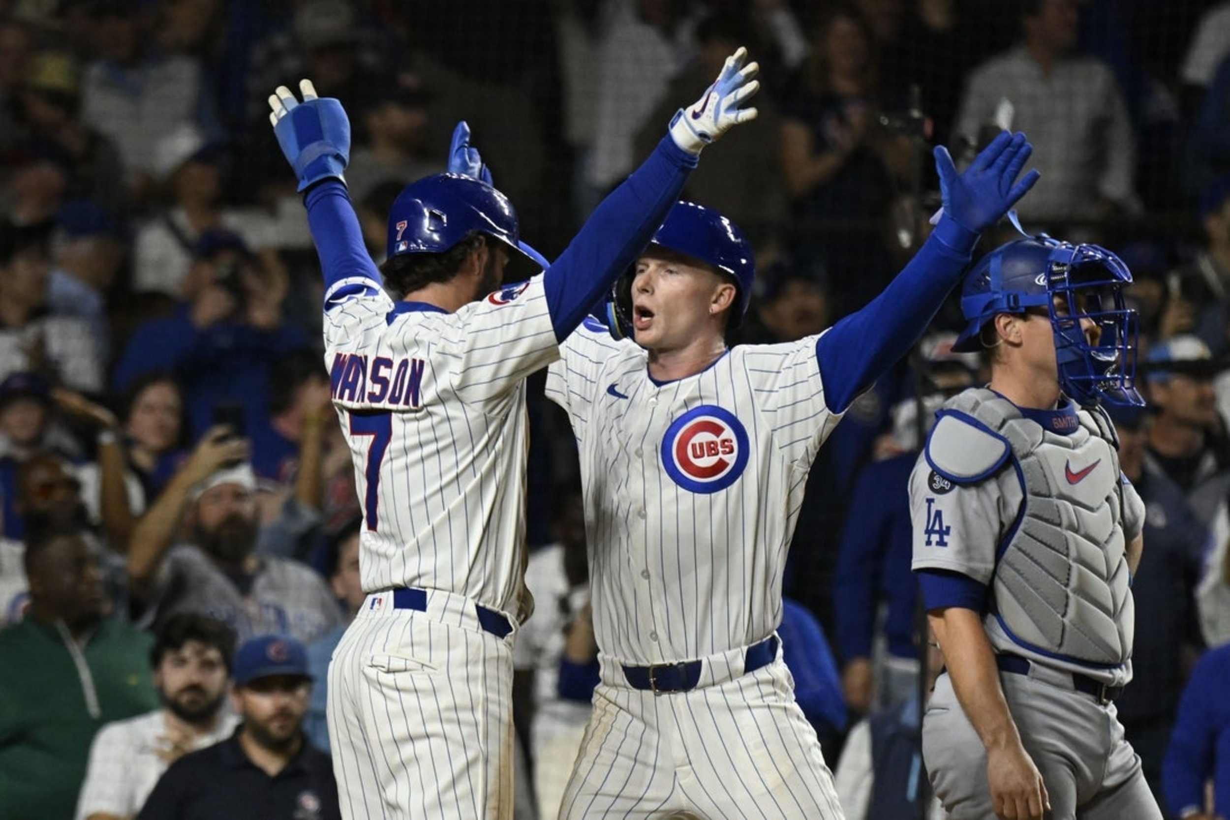 Cubs rally late, upend Dodgers in 10th for 11-10 win
