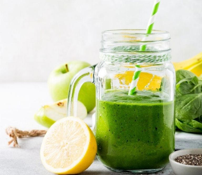 El jugo verde de 3 ingredientes perfecto para desintoxicar el cuerpo y ...