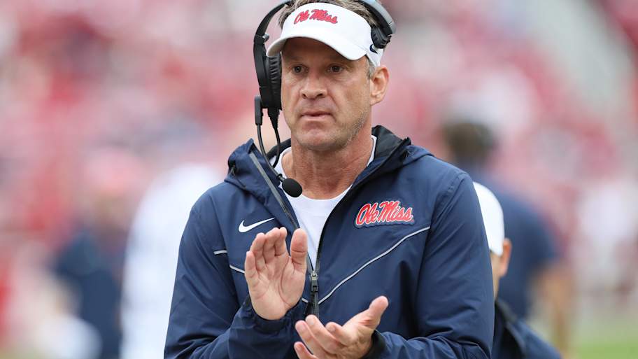 Lane Kiffin’s daughter Presley sports USC T-shirt in volleyball team photo