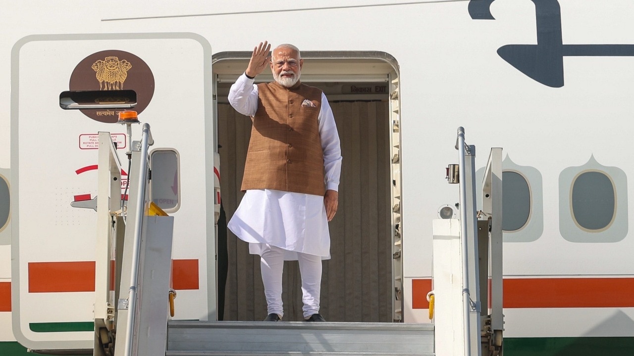 PM Modi's plane avoids Pak airspace while returning from Saudi after J ...