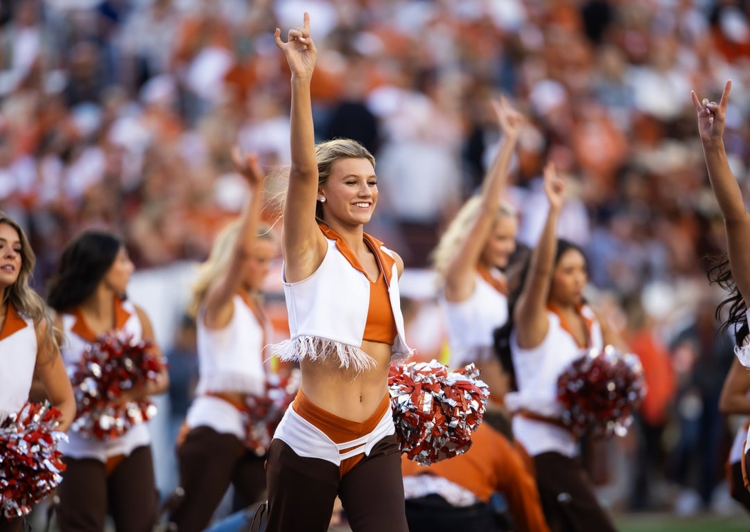 Standout cheerleader photos from the 2024 college football season
