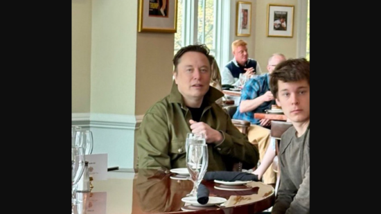 Elon Musk sets record straight on rare photo of him dining with his ...