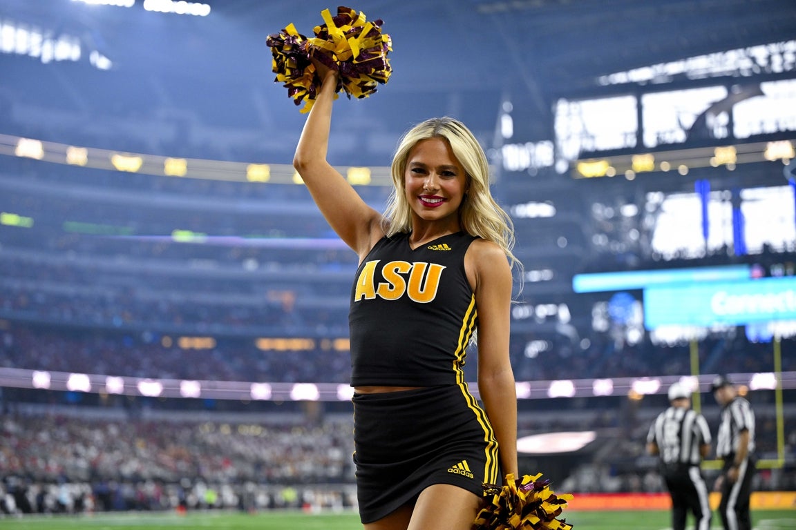 Unforgettable college cheerleader photos from the 2024 NCAA football season