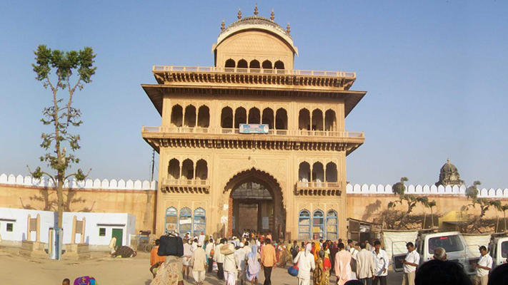 EMBRACING DIVINE SPLENDOR: EXPLORE VRINDAVAN'S MUST-VISIT TEMPLES