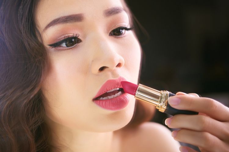 7 Teknik Cerdas Mengaplikasikan Lipstik agar Bibir Terlihat Sempurna ...