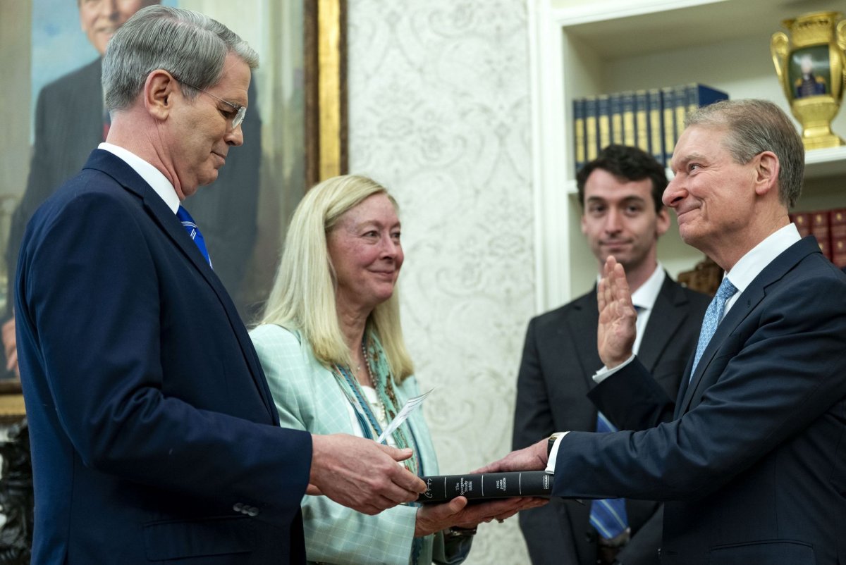Paul Atkins sworn in as SEC chairman