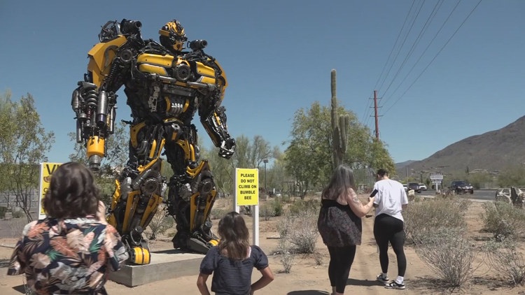 14-foot Transformer towers over Cave Creek intersection