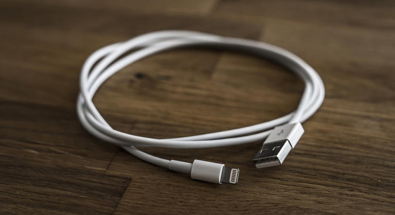 Cómo reparar el cable del cargador del móvil en casa: trucos y ...