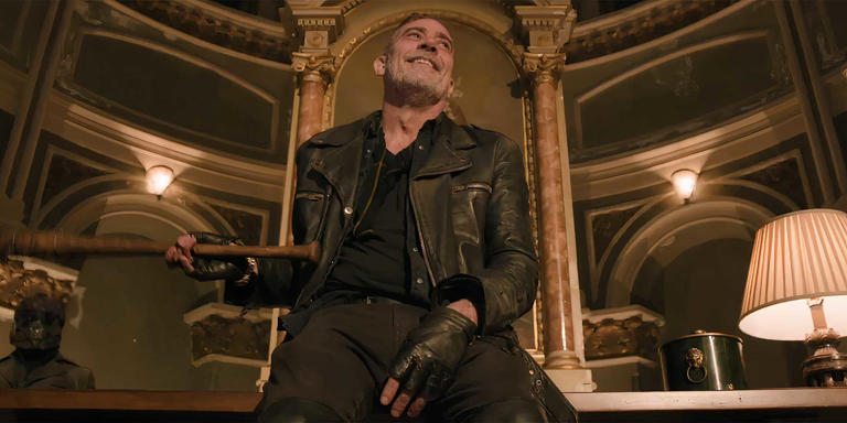 The Walking Dead: How Negan Became A Fan-Favorite (His Timeline Explained)