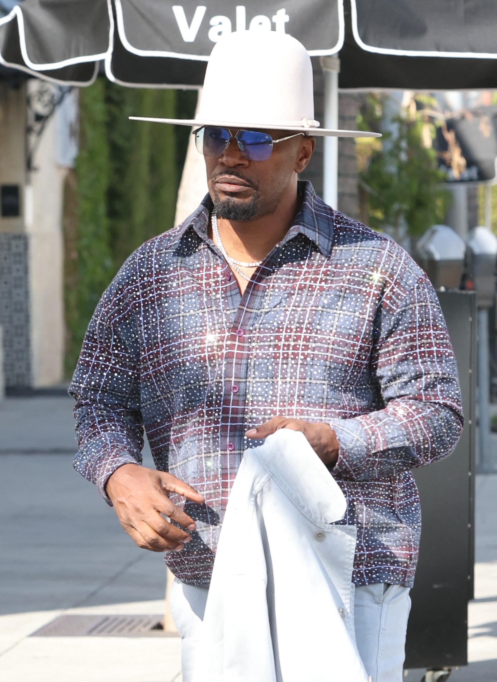Jamie Foxx Steps Out in a 'Big Dumb Hat,' More Can't-Miss Celeb Pics ...