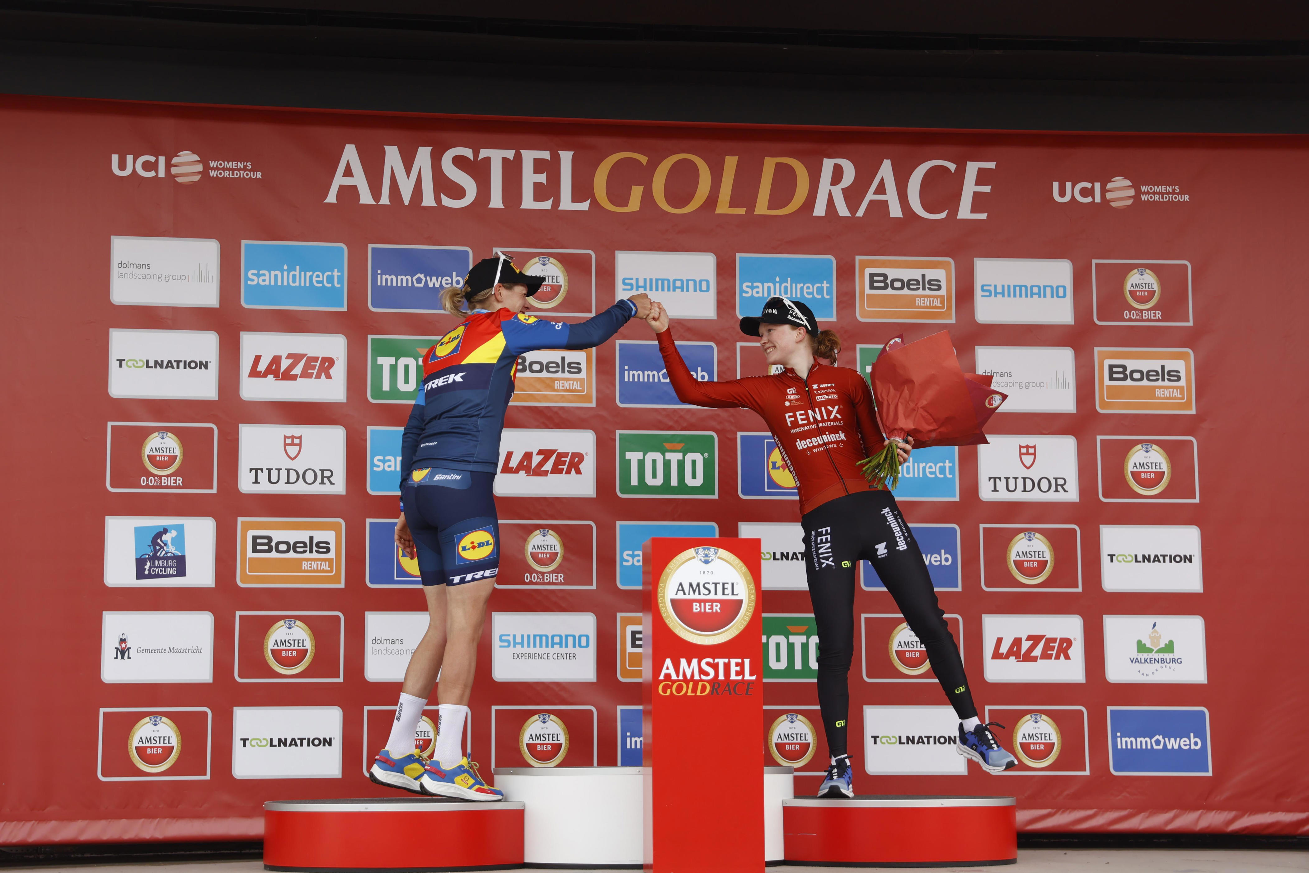 'Bejaarde' Ellen van Dijk keek haar ogen uit toen Puck Pieterse op bijzondere manier selfie ...