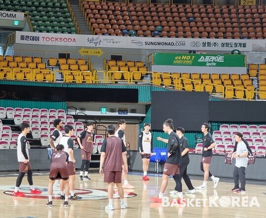 [KBL 4강 PO 훈련] 조상현 LG 감독의 의미 있는 멘트, “스크린 각도부터 정확해야 한다”