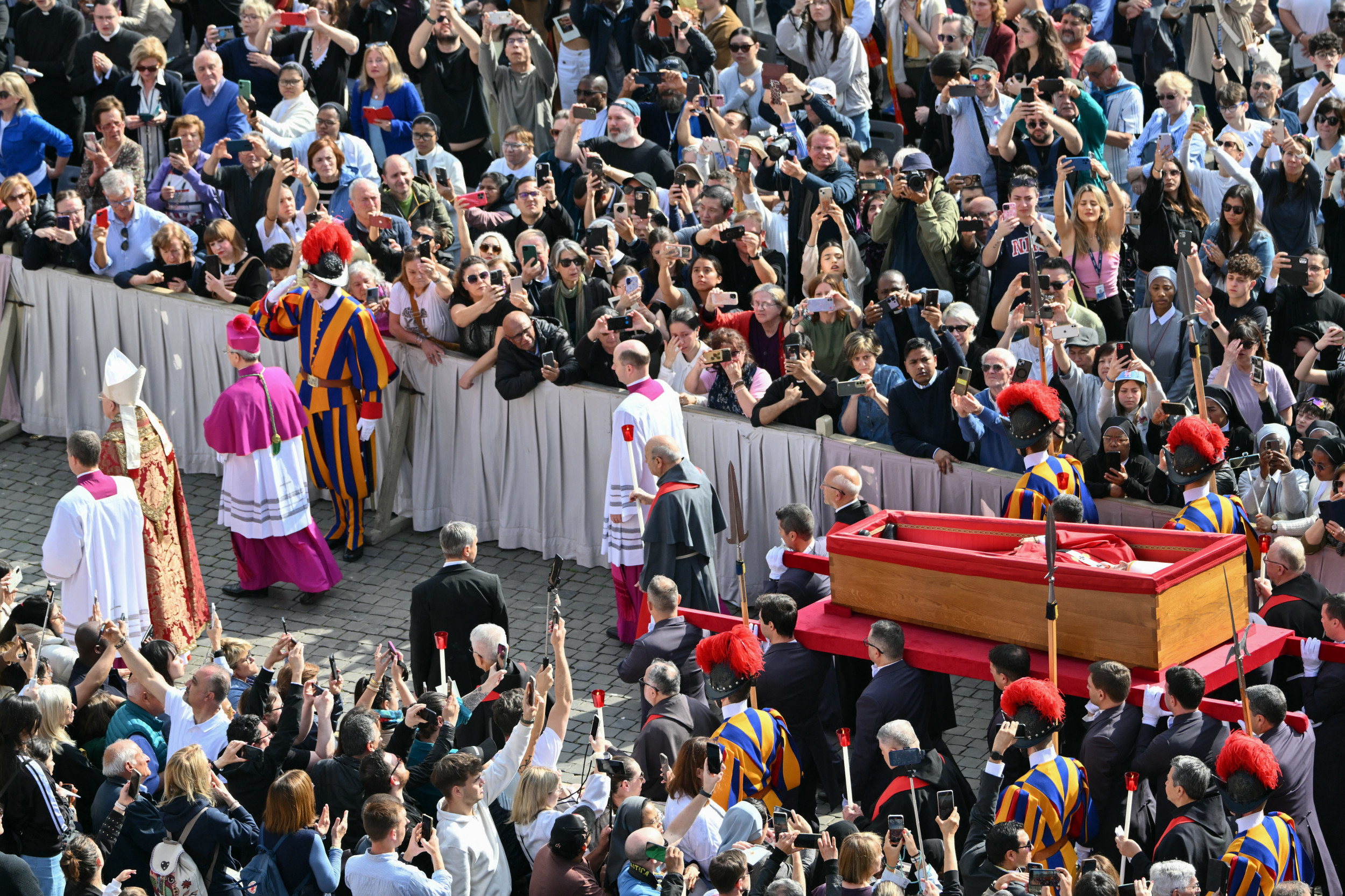 Pope Francis Casket Open to Public Mourning in St Peter's Basilica