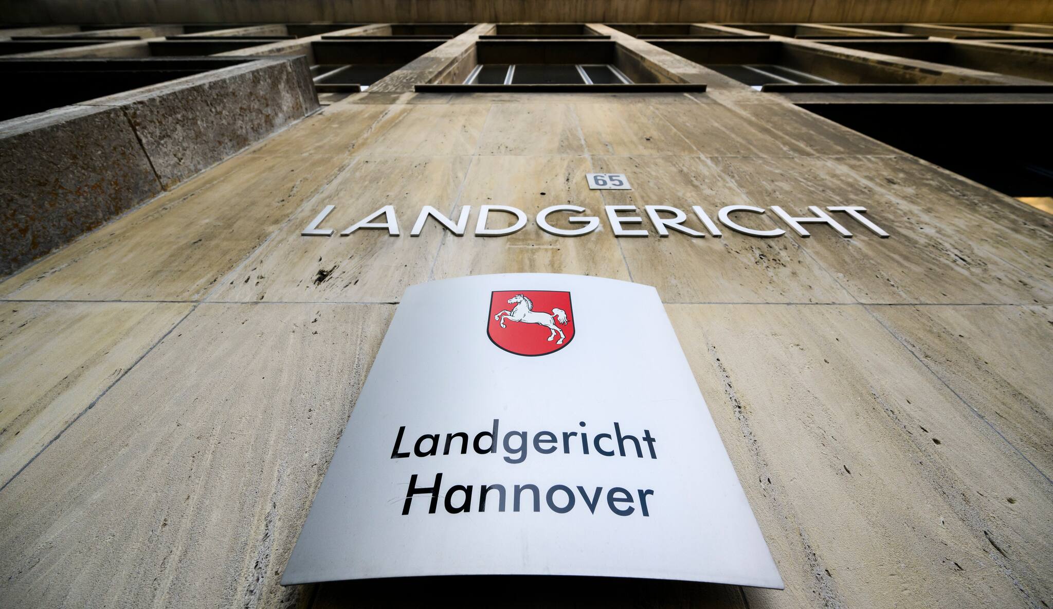 Staatsanwalt in Hannover vor Gericht: Hat er Infos an Drogen-Mafia ...