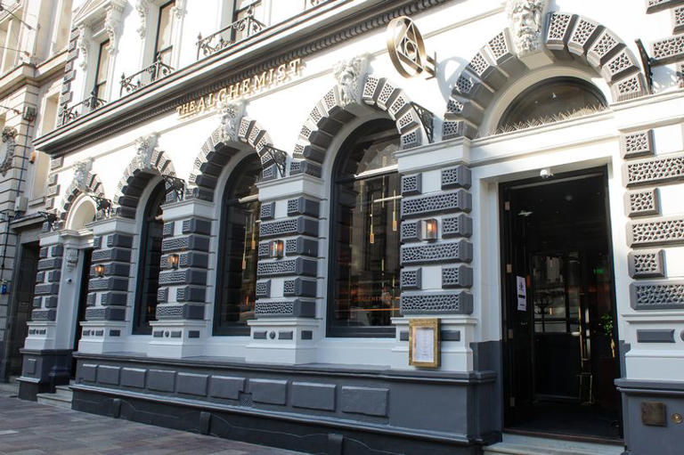 Two huge Cardiff city centre bars close down
