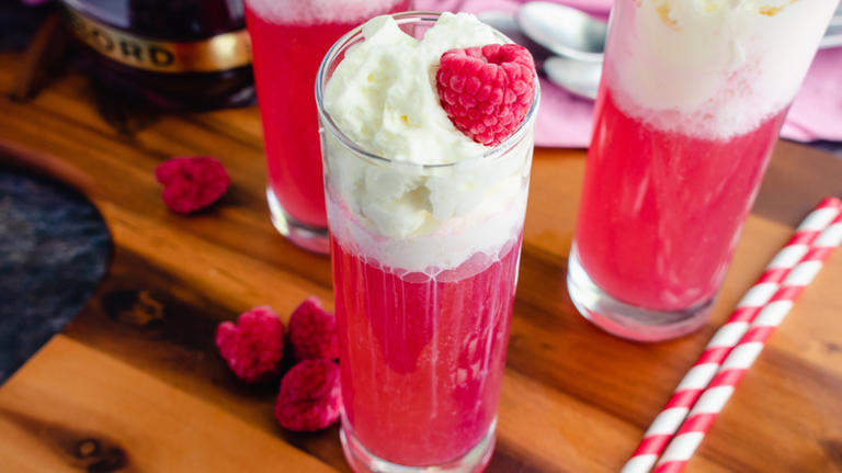 You Only Need 2 Ingredients For A Refreshing Italian Soda