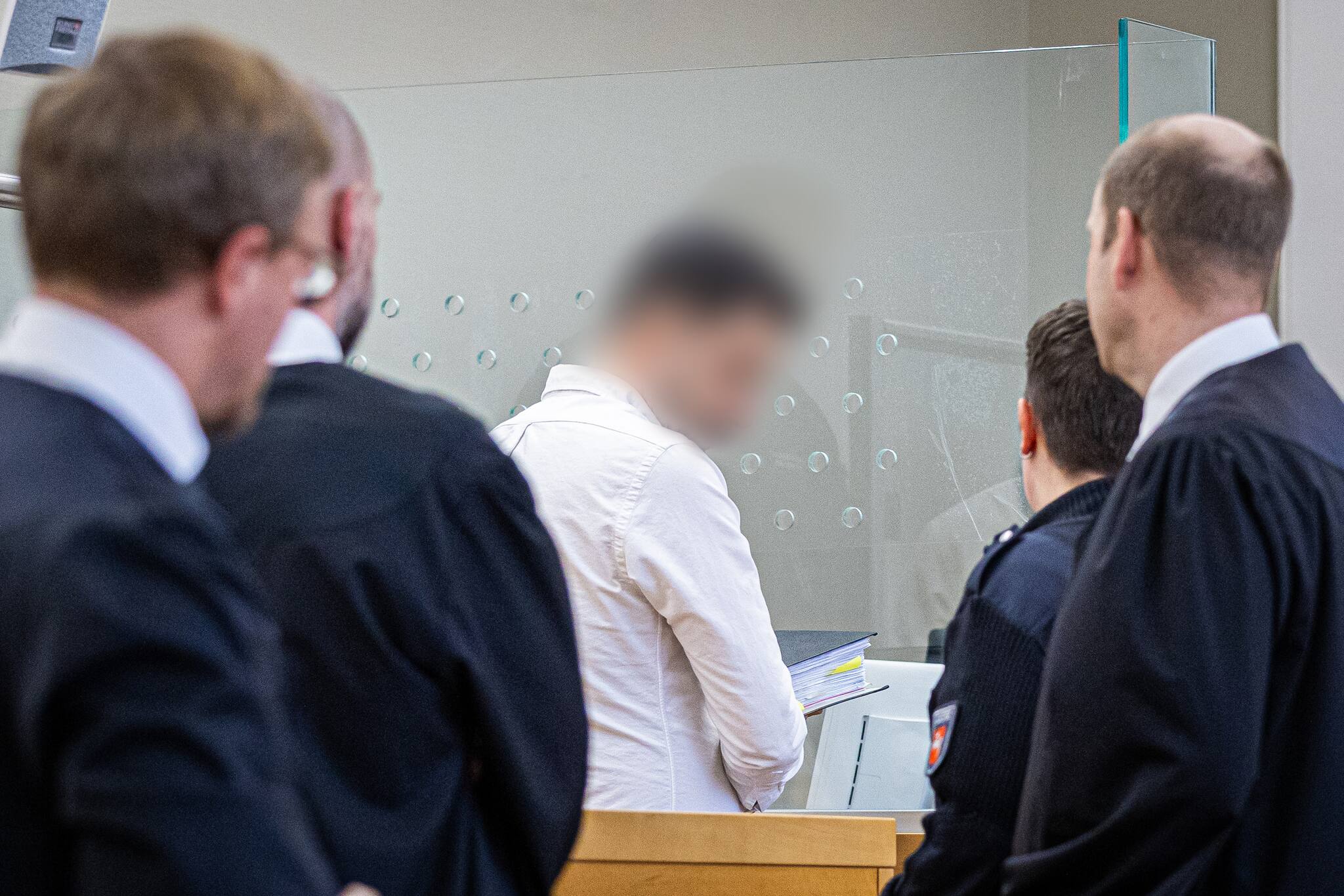 Staatsanwalt in Hannover vor Gericht: Hat er Infos an Drogen-Mafia ...