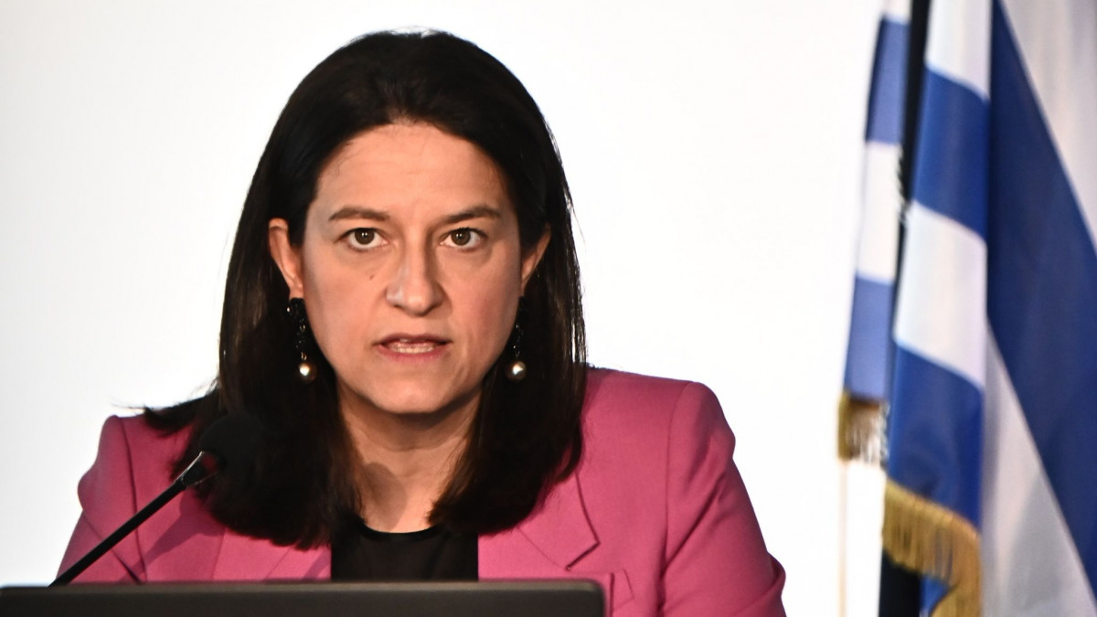 Financial Times: Η Κεραμέως στην «πρώτη γραμμή» του επαναπατρισμού ...