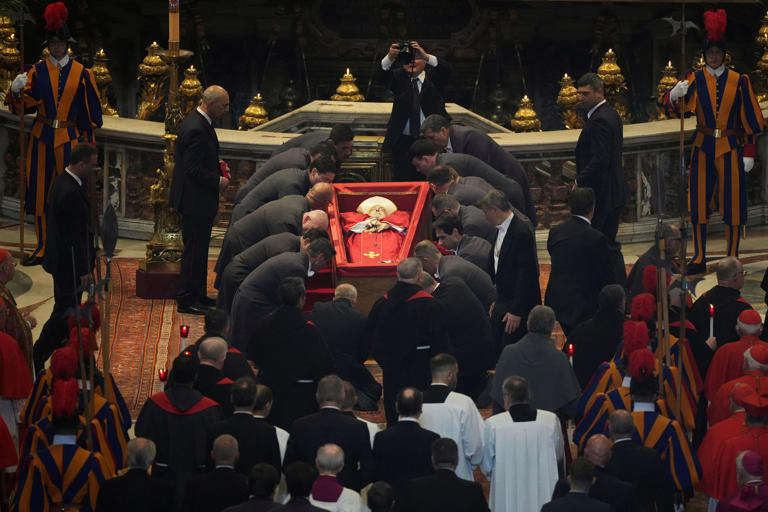 Pope Francis death latest: Late pontiff's body arrives in St Peter's ...