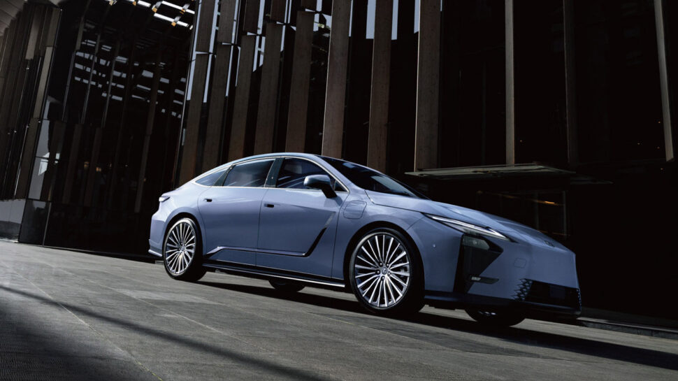 Lexus opent aanval op i5 en EQE met elektrische ES