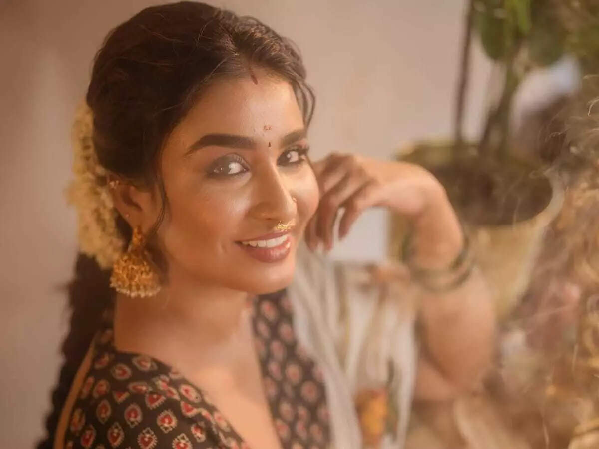 Kizhakku Vaasal actress Reshma Muralidaran set to play the titular role in upcoming show ‘Thanga ...