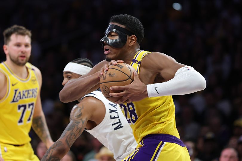 Lakers star hailed as 'warrior' after quickly discarding injury ...