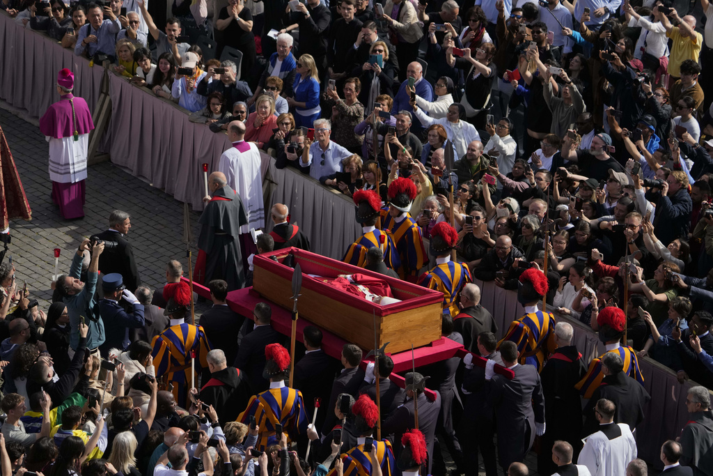 AP PHOTOS: Body of Pope Francis arrives at St. Peter’s Basilica ...