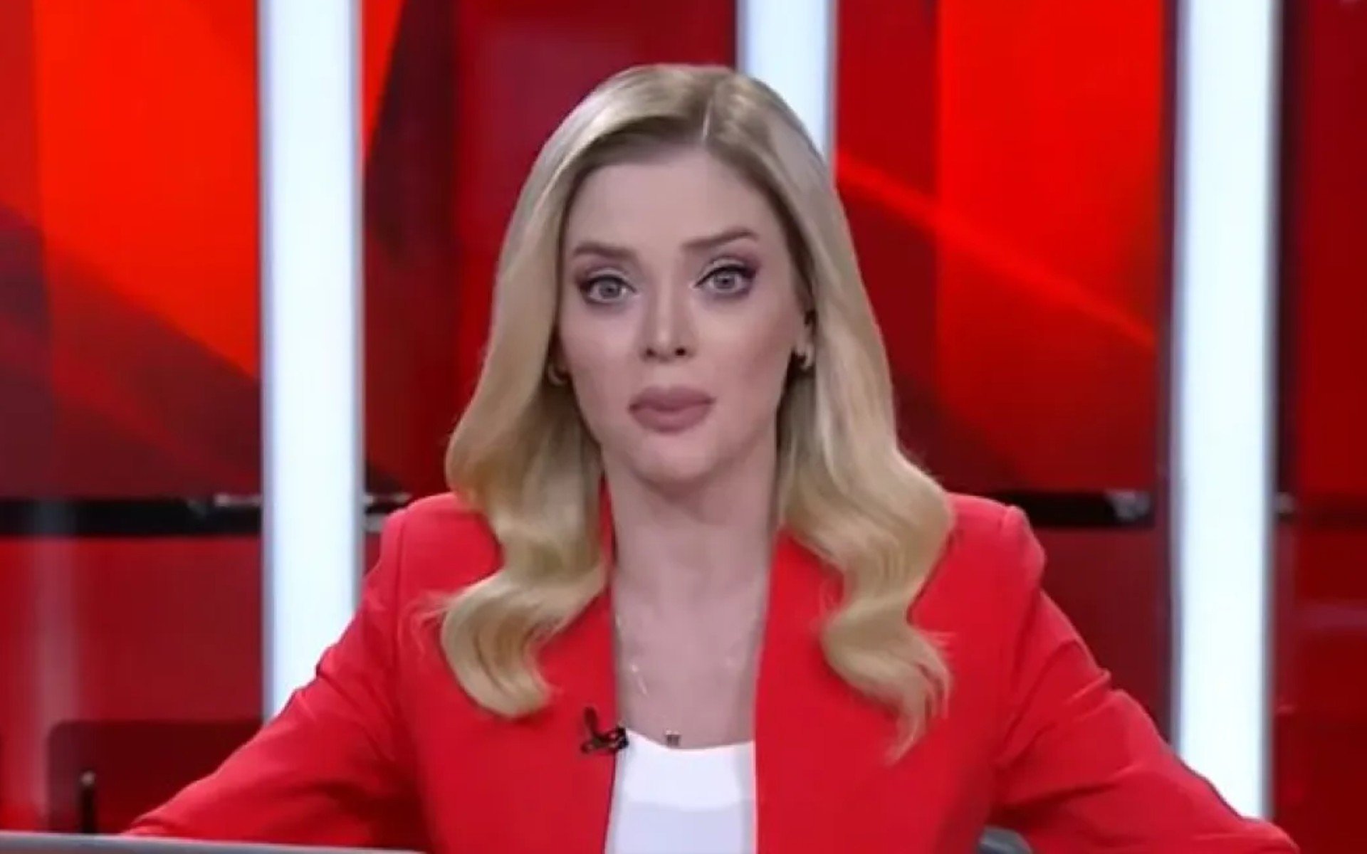 Παρουσιάστρια του CNN Turk την στιγμή του ισχυρού σεισμού στην ...