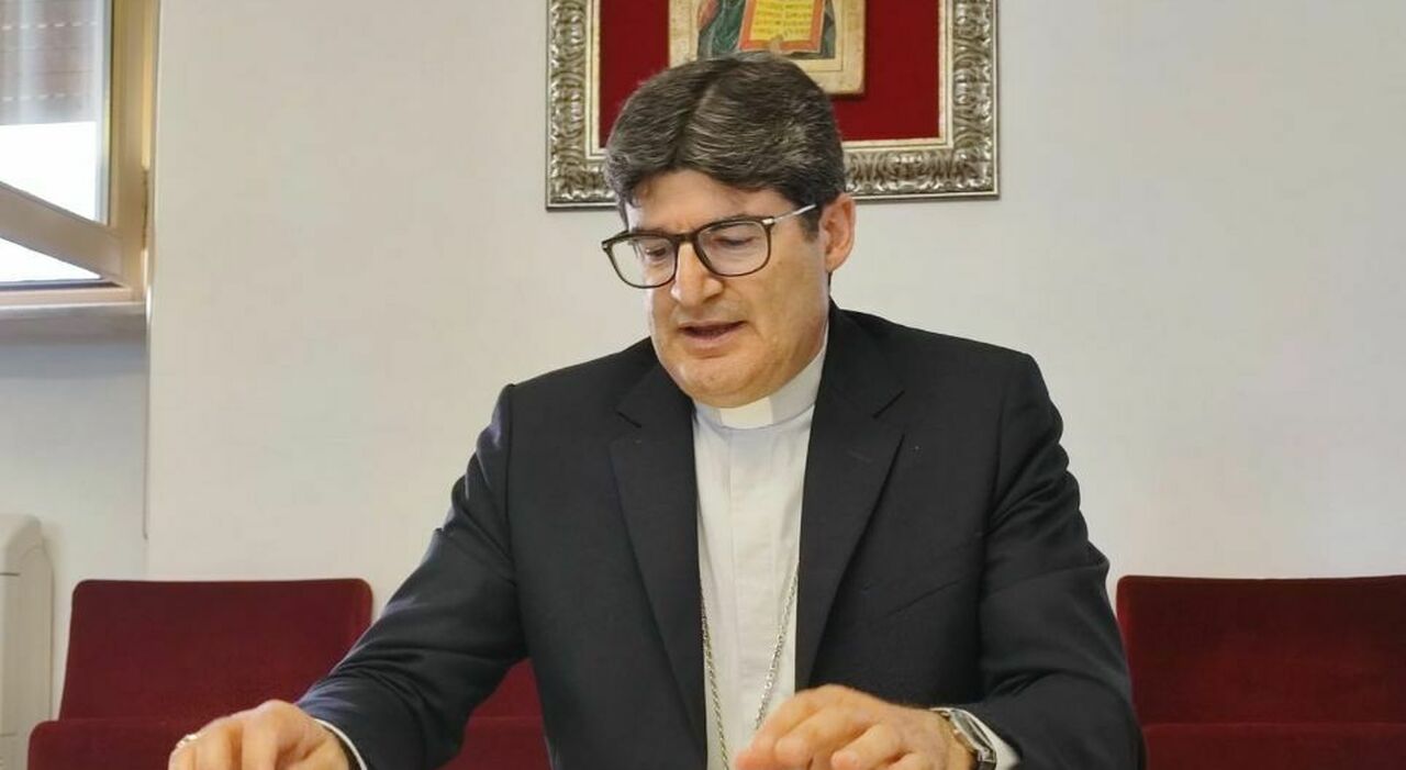 Monsignor Andreozzi, carezza a Papa Francesco: «Mi ha nominato vescovo»