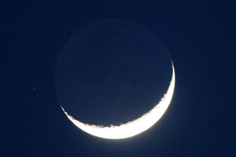 Exact time to see rare 'smiley face' planet alignment as Venus, Saturn ...