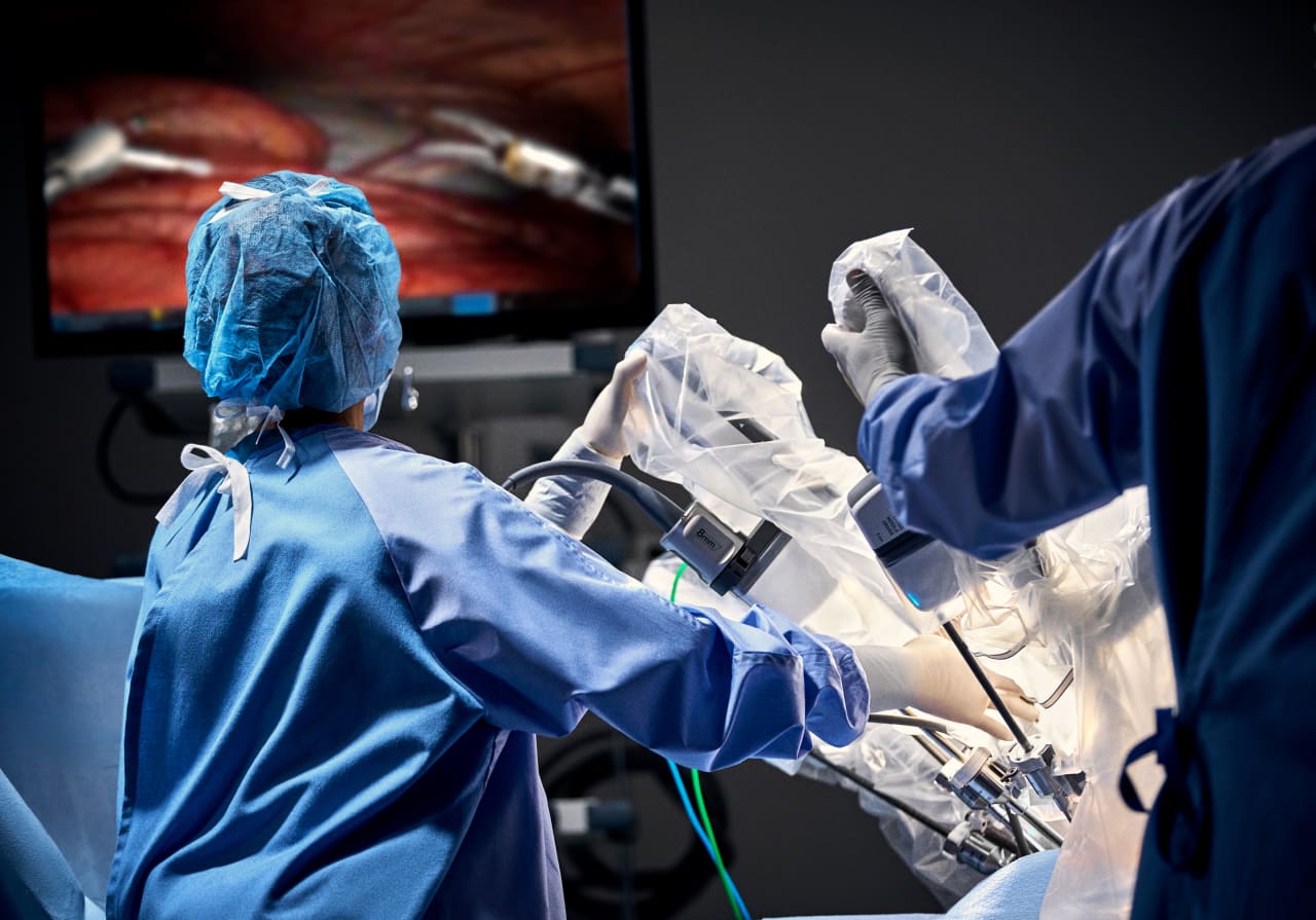 Intuitive Surgical stock beats earnings estimates. The stock is barely ...
