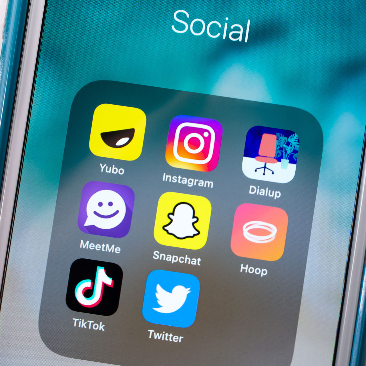 4 Risky Social Media Apps You Should Avoid Downloading
