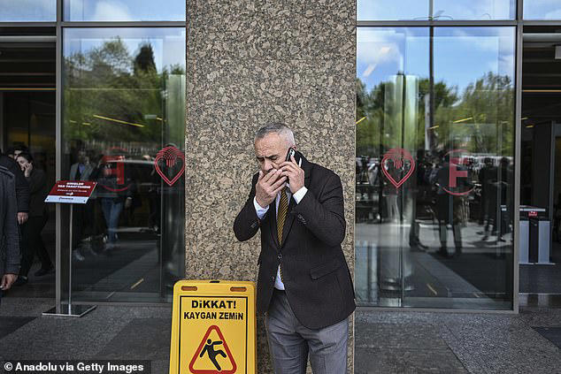 Powerful 6.2-magnitude earthquake shakes buildings in Istanbul