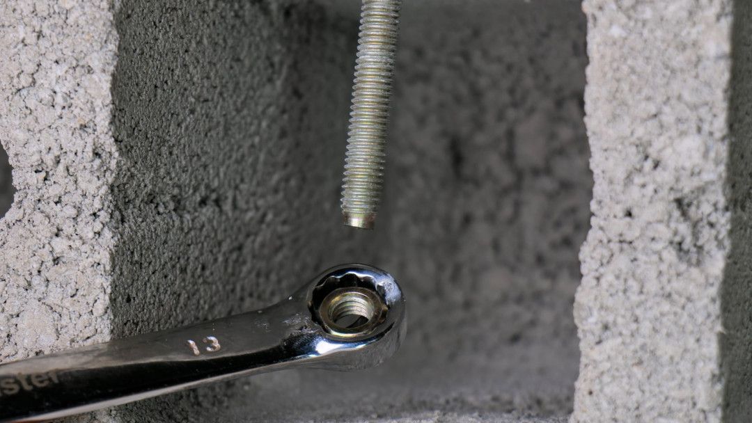 Handyman's Secrets: Screw Hack & Simple Solutions