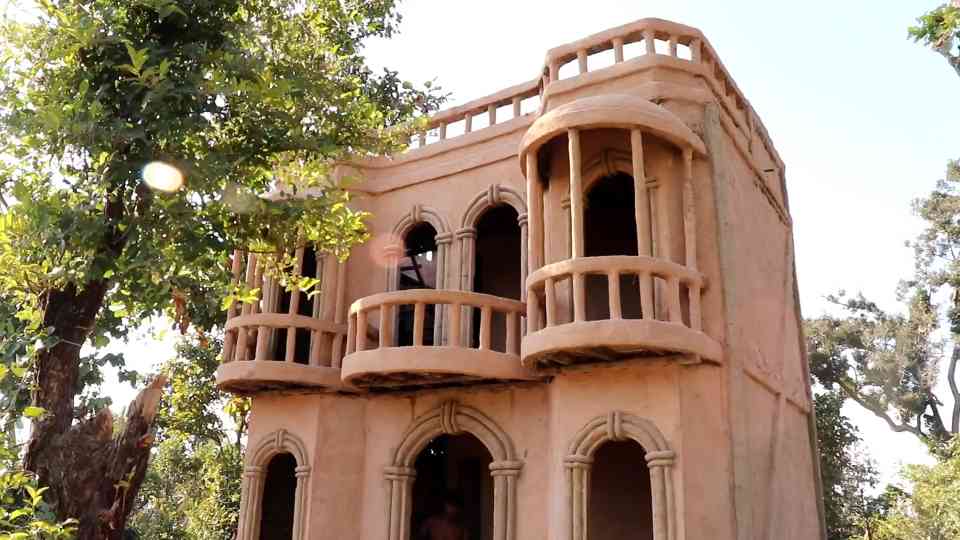 Building a swimming pool & mud railing around the Queen Villa