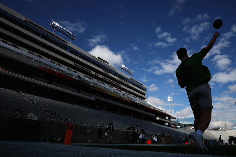 Checking in with the Oregon Ducks QB room ahead of the 2025 season