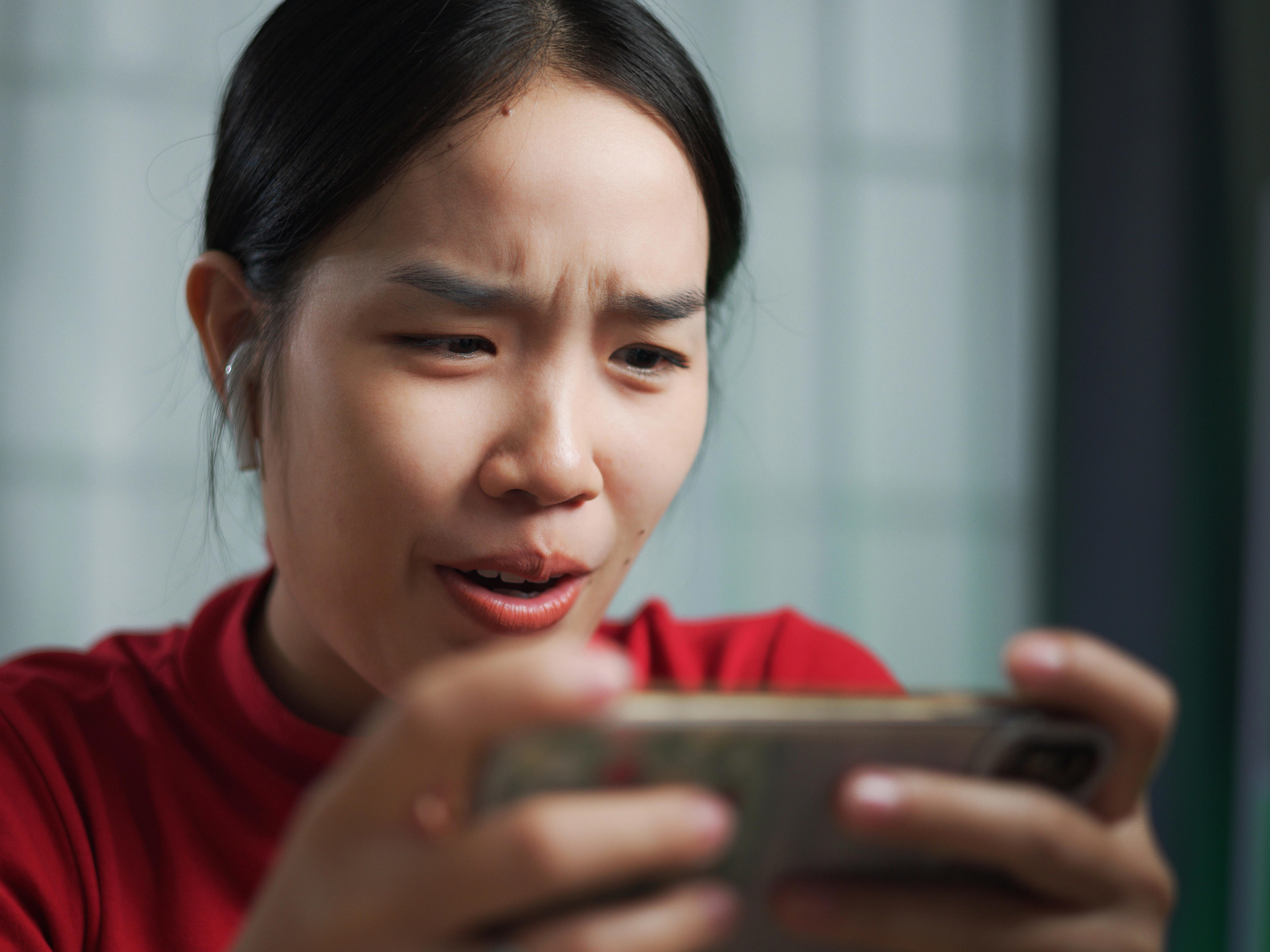 Who are the maniacs out there who want to watch YouTube at 4x speed?