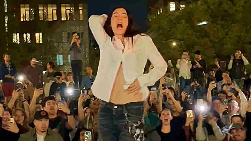“OMG the cops are shutting us down!”: Lorde’s impromptu New York park ...