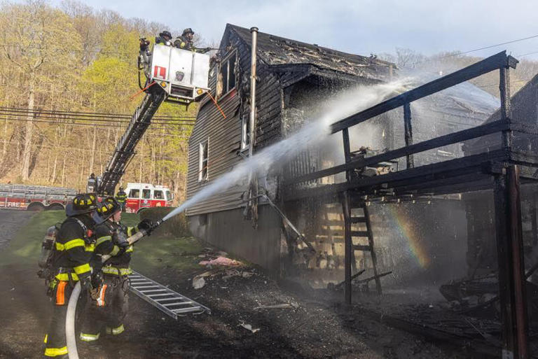 3 people, including 2 firefighters, hospitalized in Hartford fire