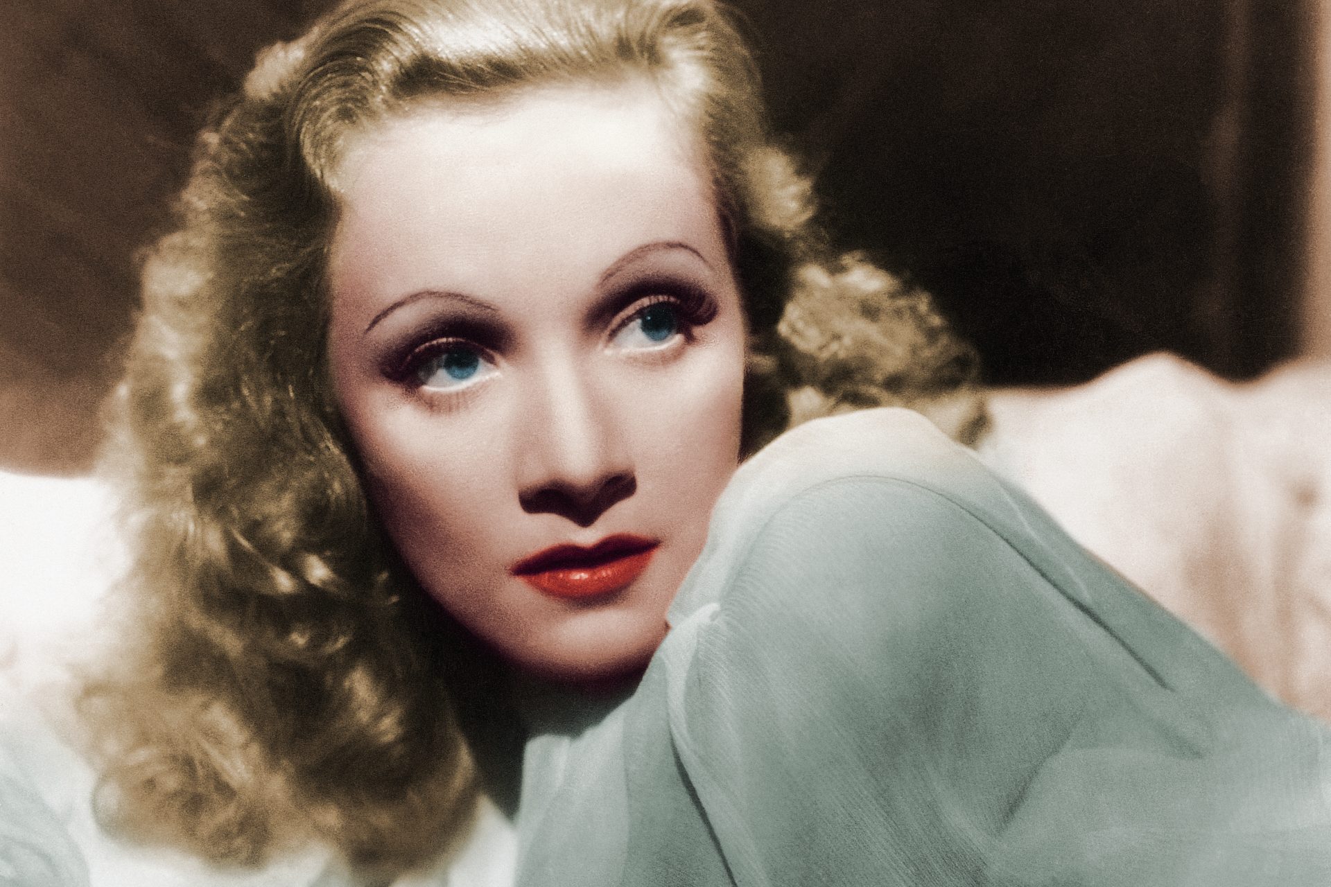 Marlene Dietrich: photos of the iconic movie star
