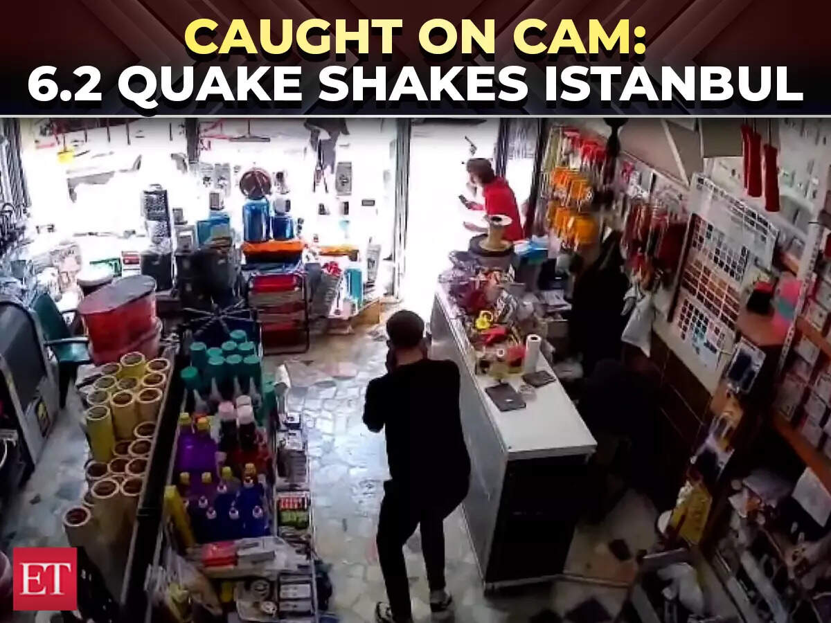Caught on cam: Powerful 6.2 earthquake shakes Istanbul, Prez Erdogan ...