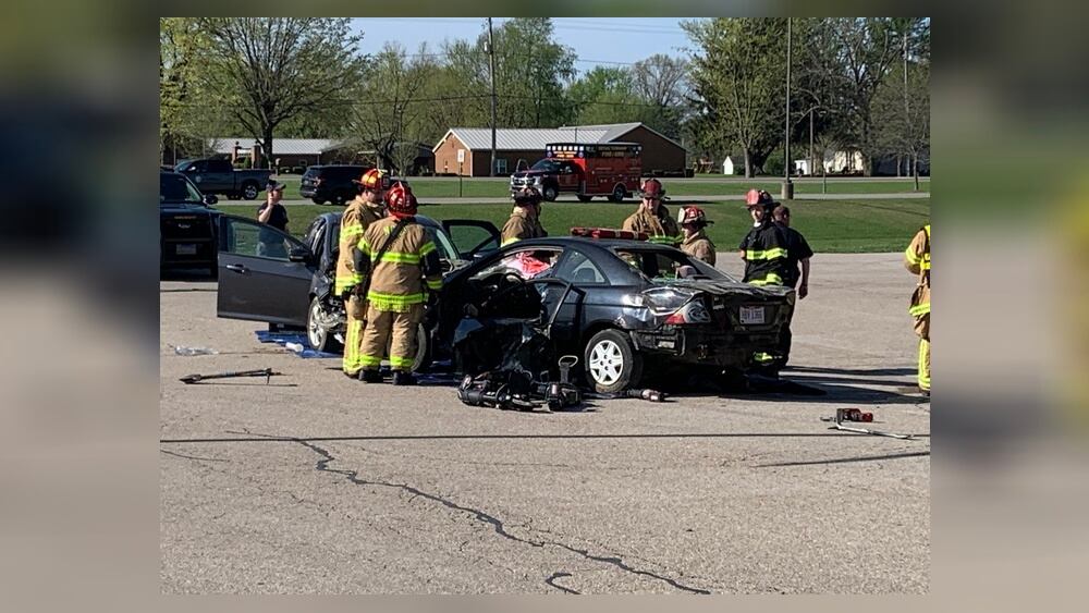 ‘Opened my eyes;’ Mock crash shows students the dangers of impaired ...