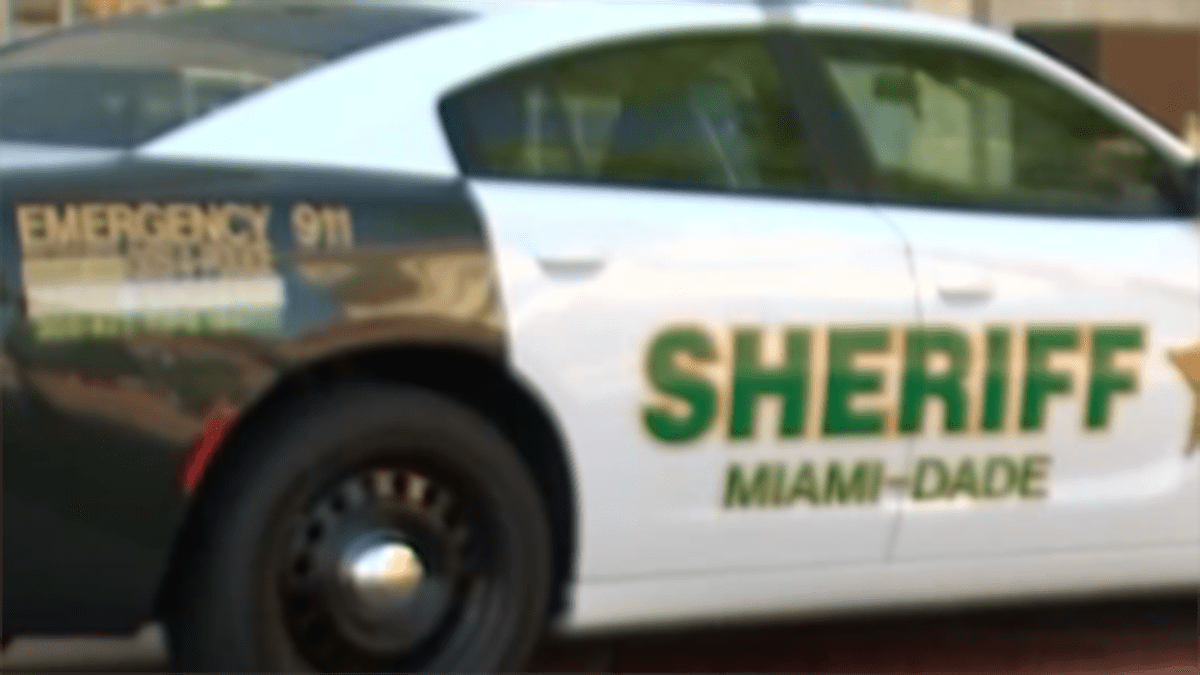 Deputies searching for 2 men accused of shooting man during attempted ...