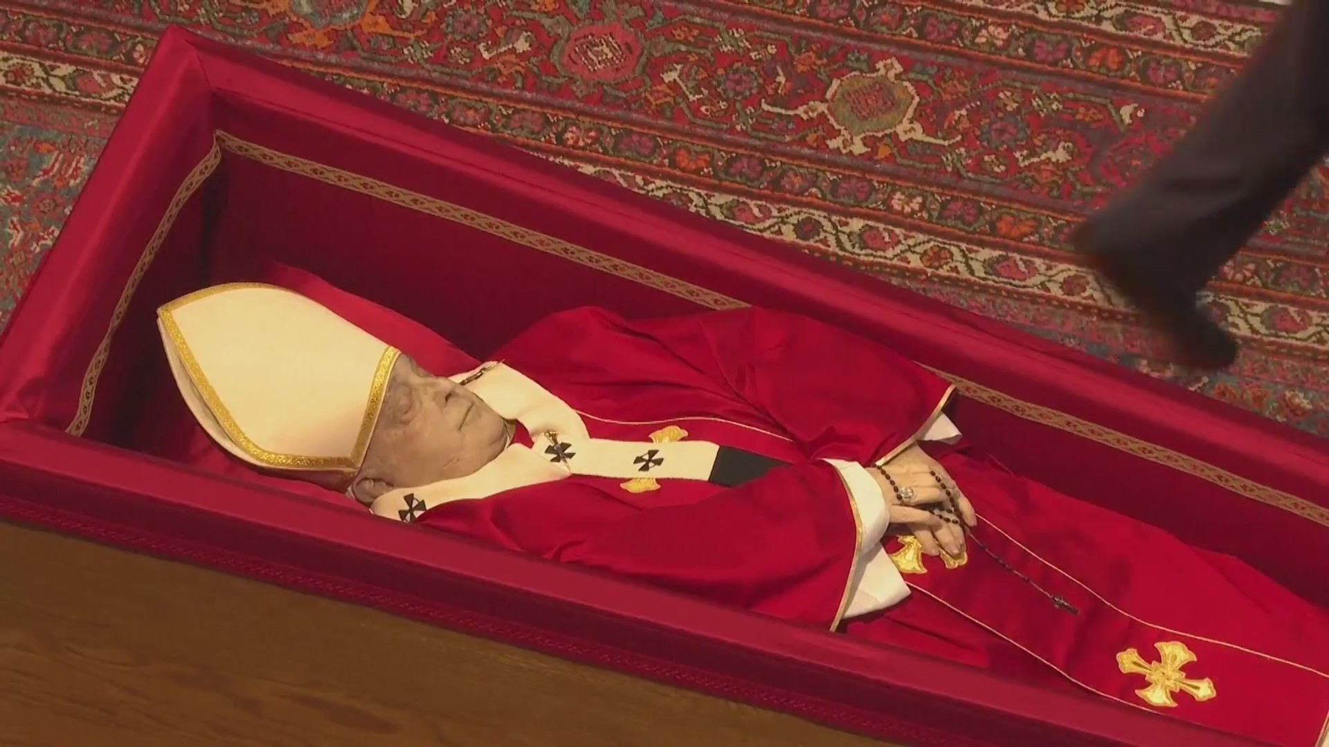 Pope Francis lies in state at St. Peter's Basilica