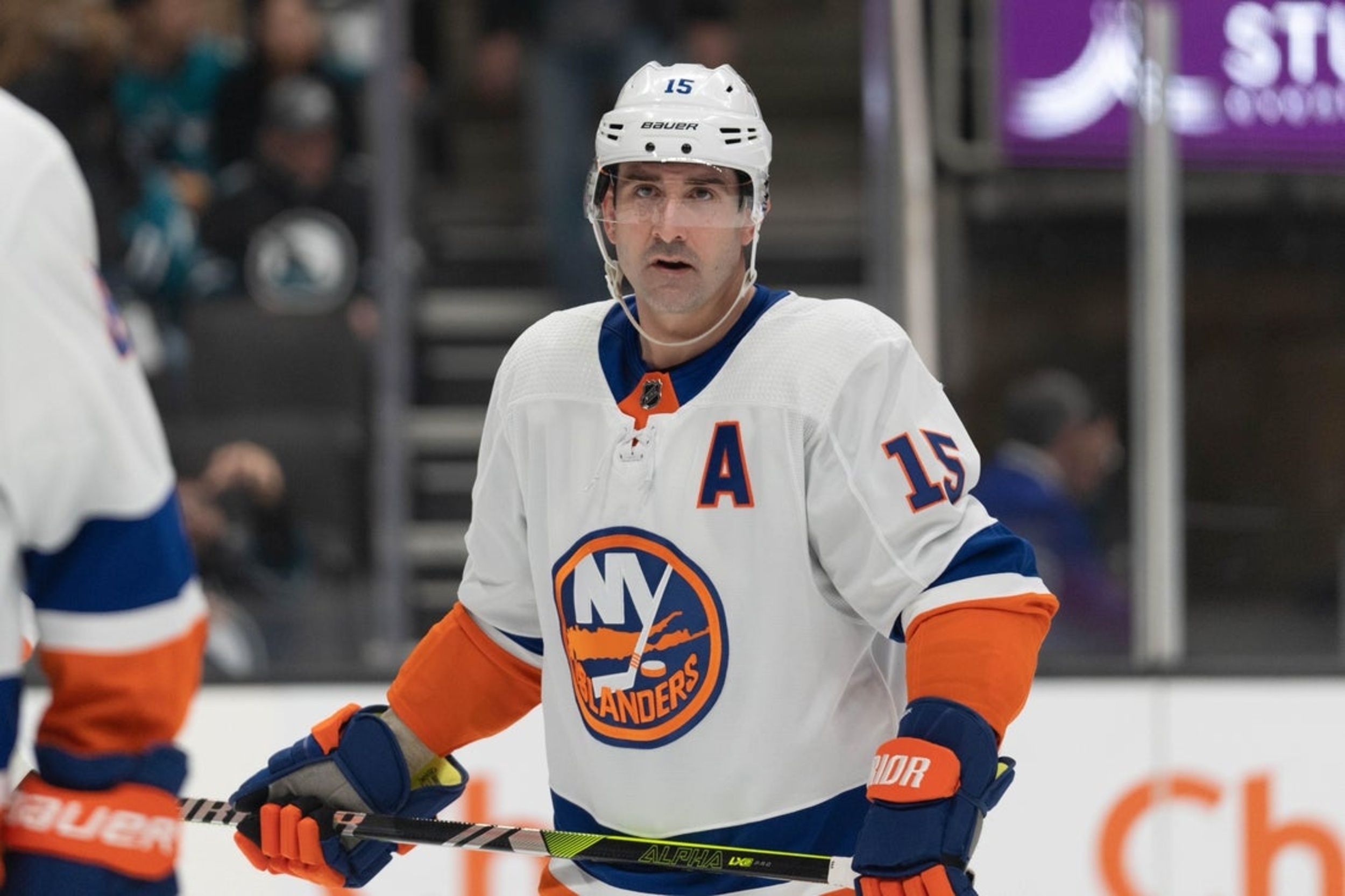 Longtime Islanders F Cal Clutterbuck announces retirement