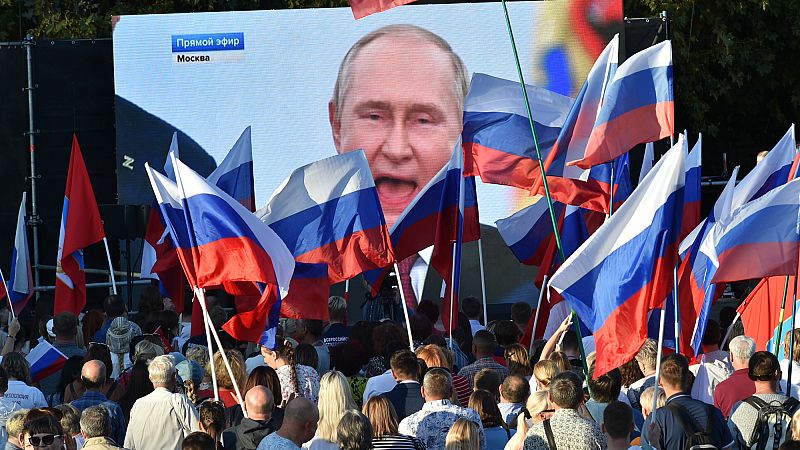 Trump says Zelenskyy prolonging Ukraine war by refusing to cede ...