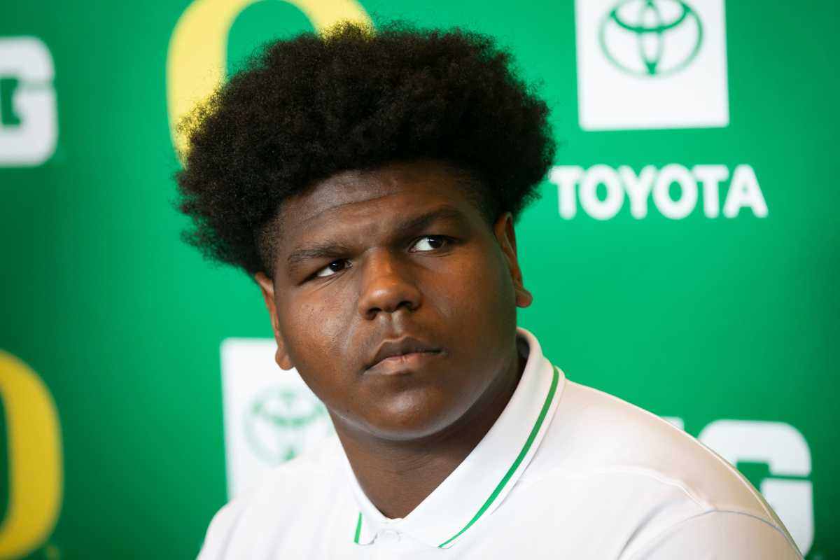 NFL Insider links another versatile offensive lineman to the Bears in ...